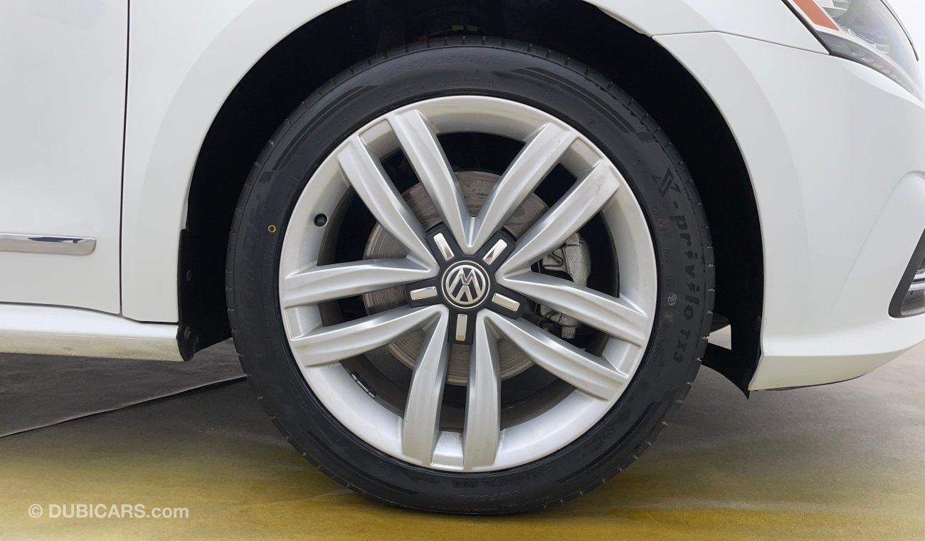 Used Volkswagen Passat SEL 2500 2017 for sale in Dubai - 484349