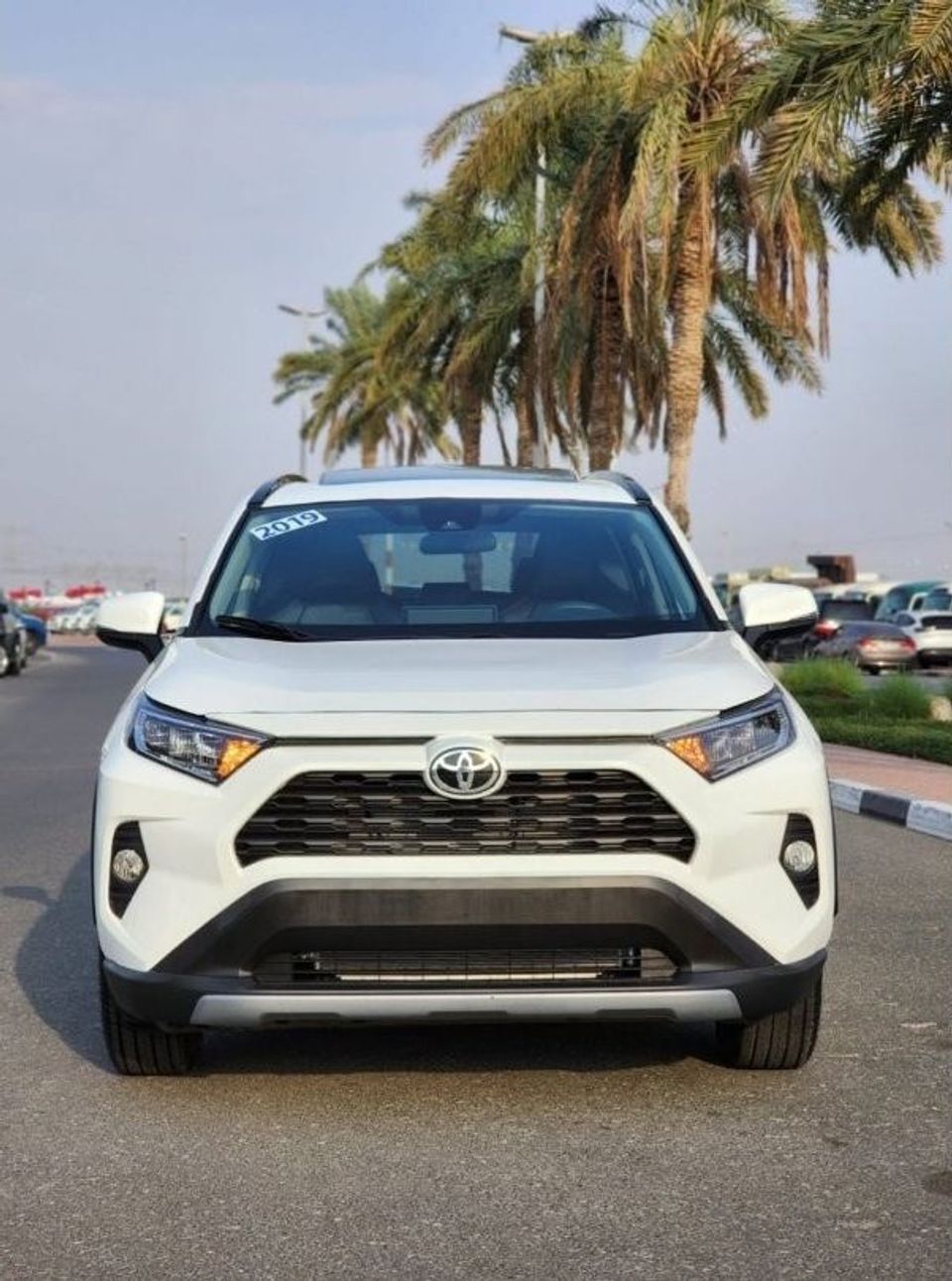 Used TOYOTA RAV4 XLE FULL OPTIONS 2019 for sale in Dubai - 695350