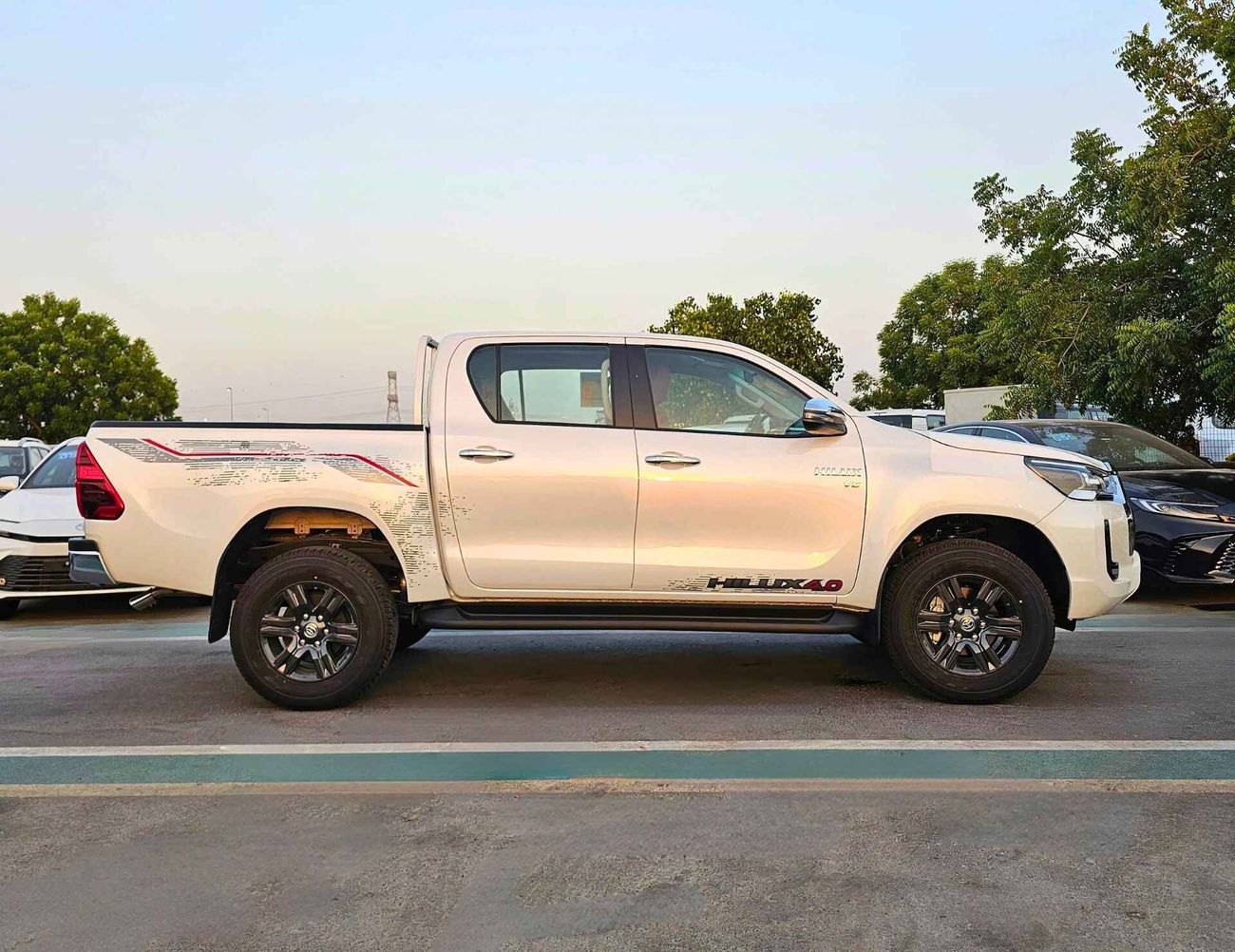 جديدة تويوتا هيلوكس SR5 / VX / WIDE BODY / 4.0L V6 PETROL / A/T / PUSH ...