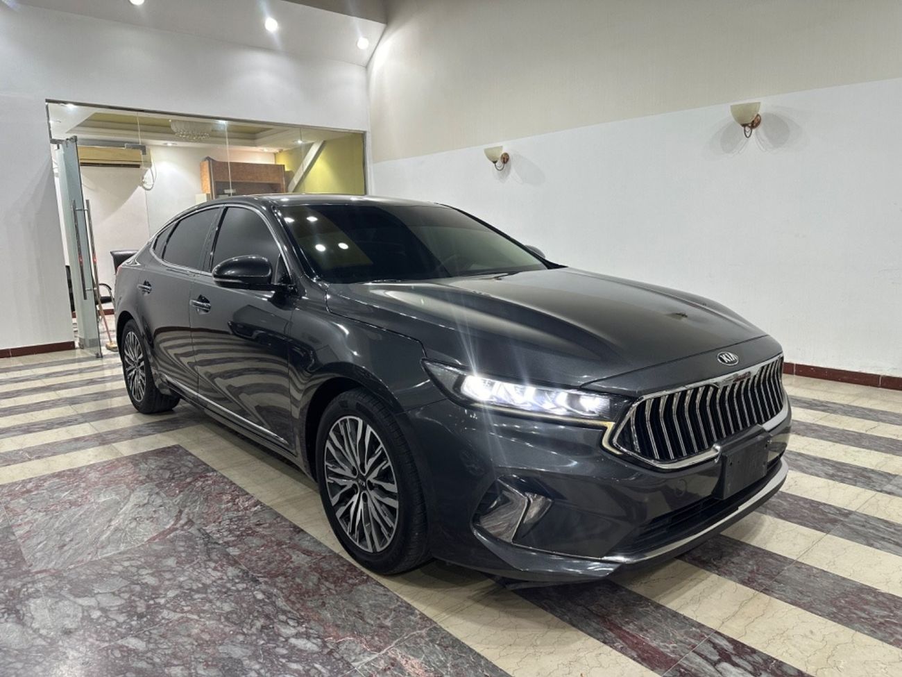 مستعملة كيا كادنزا LX 2021 للبيع في أبوظبي - 708769