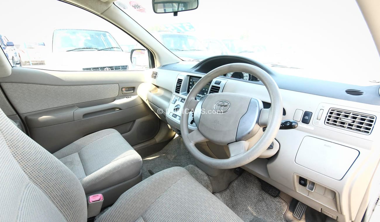 Used Toyota Raum 2004 for sale in Dubai - 13716
