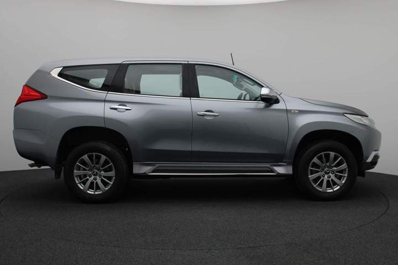 Used Mitsubishi Montero MIDLINE 3.0 2019 for sale in Dubai - 623694