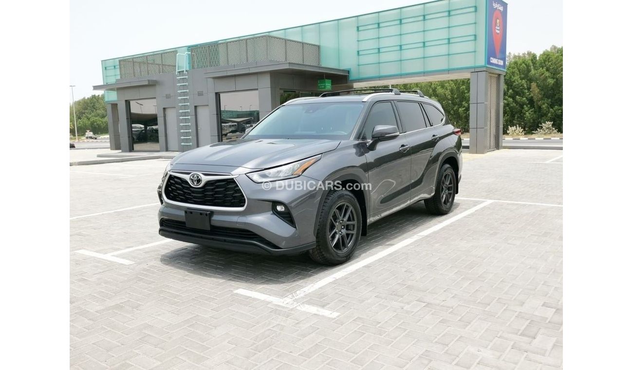Used Toyota Highlander XLE - 2022- Grey 2022 for sale in Sharjah - 639391