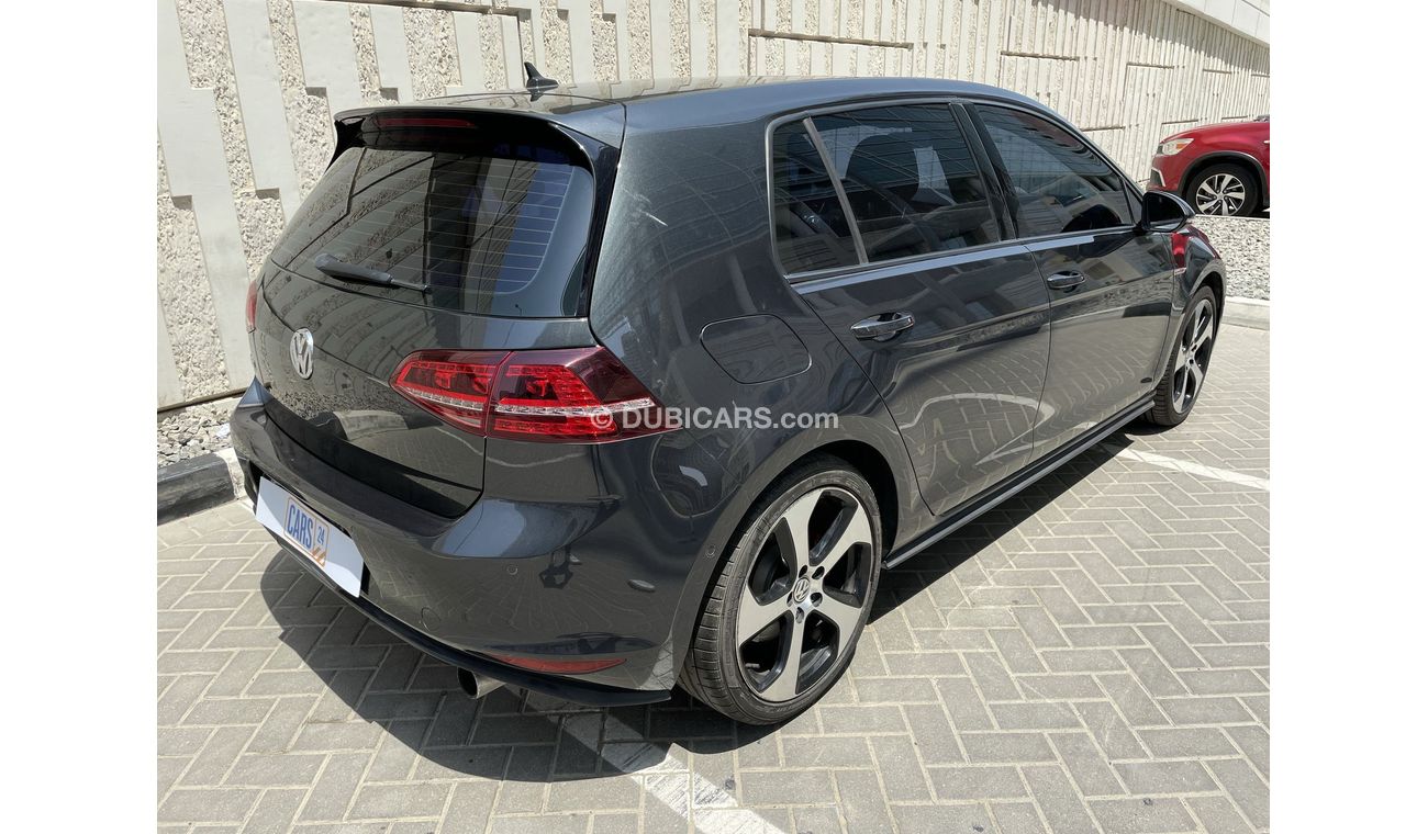 Used Volkswagen Golf 3000 2017 for sale in Dubai - 460905