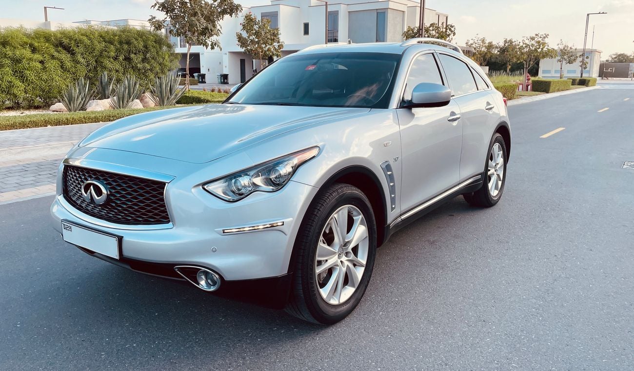 Used Infiniti QX70 Luxury 2017 for sale in Dubai - 731227