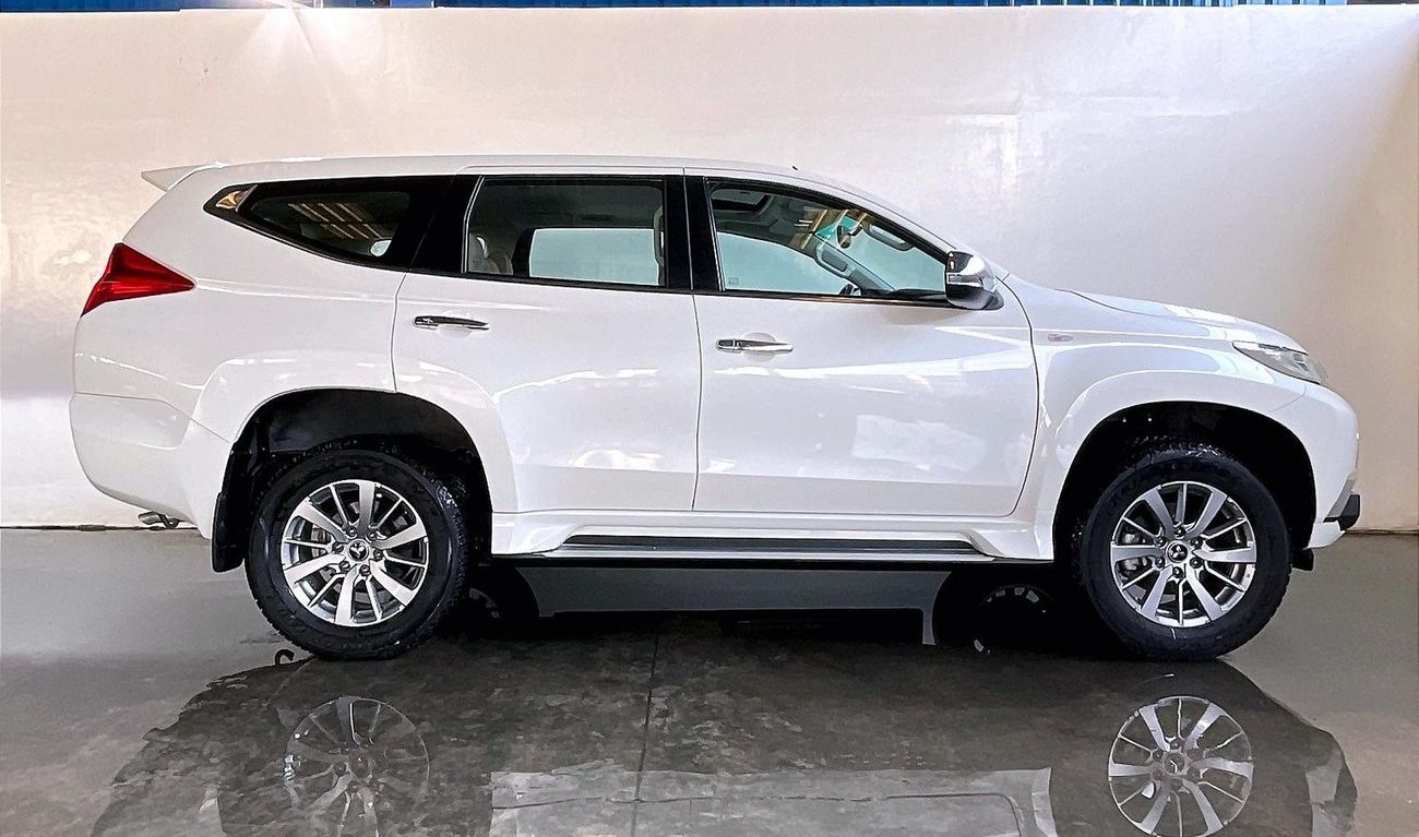 Used Mitsubishi Montero GLS Mid 2019 for sale in Dubai - 555021