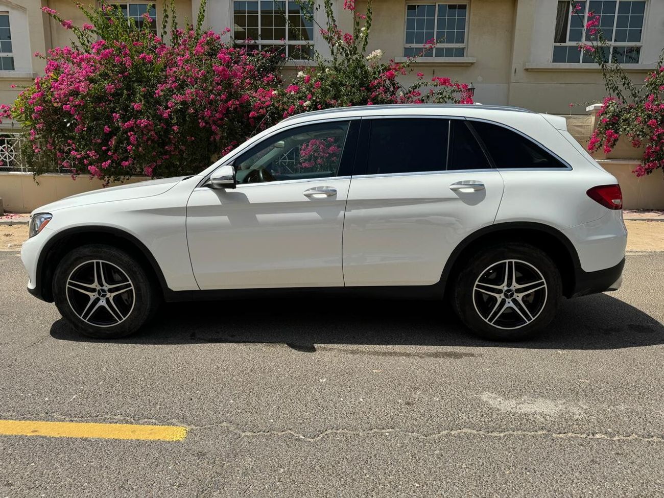 Used Mercedes-Benz GLC 300 GLC 300 4MATIC 2018 for sale in Dubai - 736267