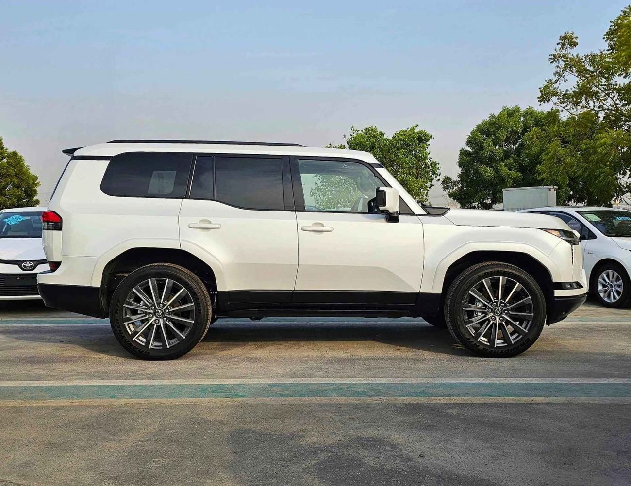 New Lexus GX550 LUXURY/3.5L V6 4WD PETROL/FULL OPTION/ 14" TOUCHSCREEN DISPLAY, PANORAMIC ROOF ...