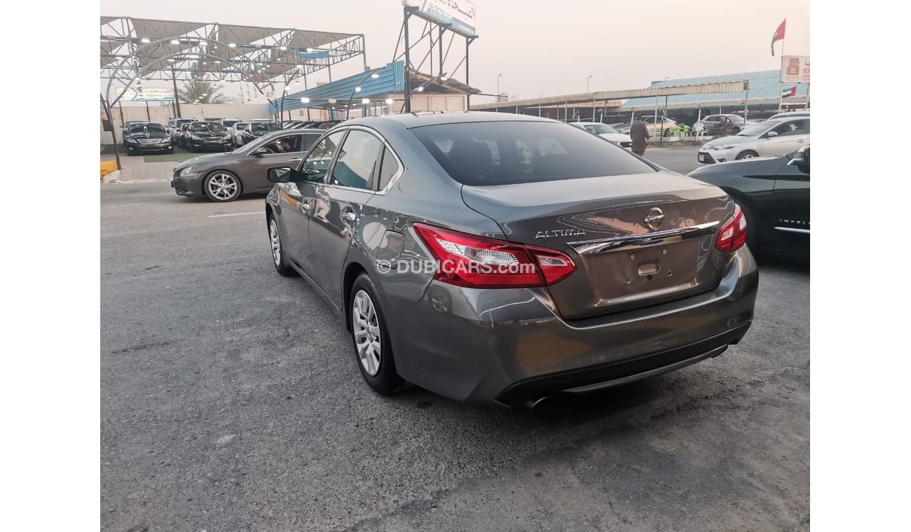 Used Nissan Altima SV 2017 for sale in Dubai - 565929