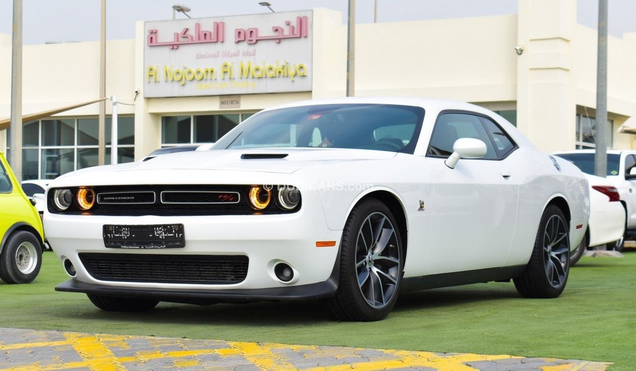 Used Dodge Challenger SRT 6.4L V8 2016 for sale in Sharjah - 565733
