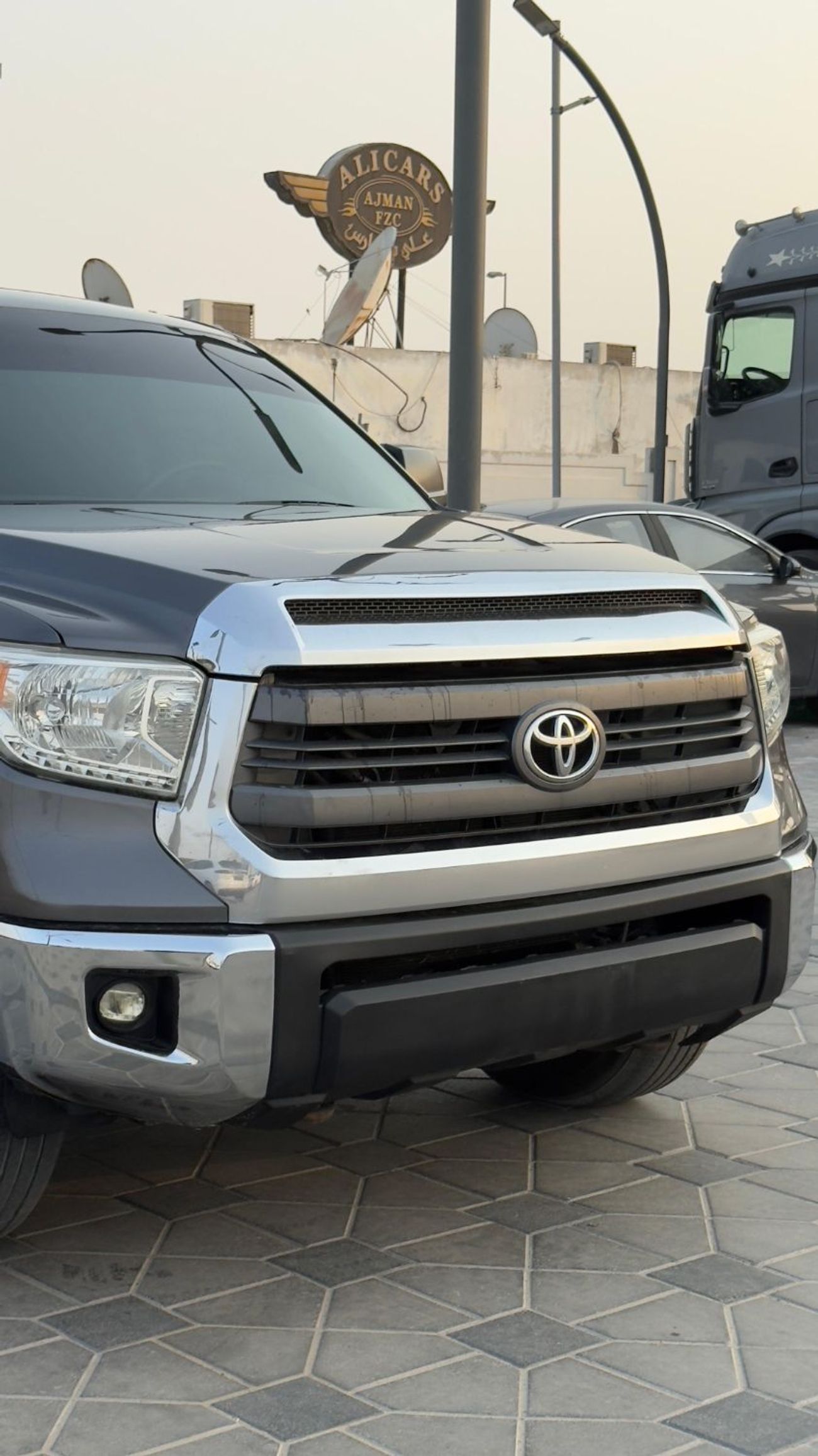 Used Toyota Tundra Crewmax SR5 5.7L 2015 for sale in Dubai - 886342