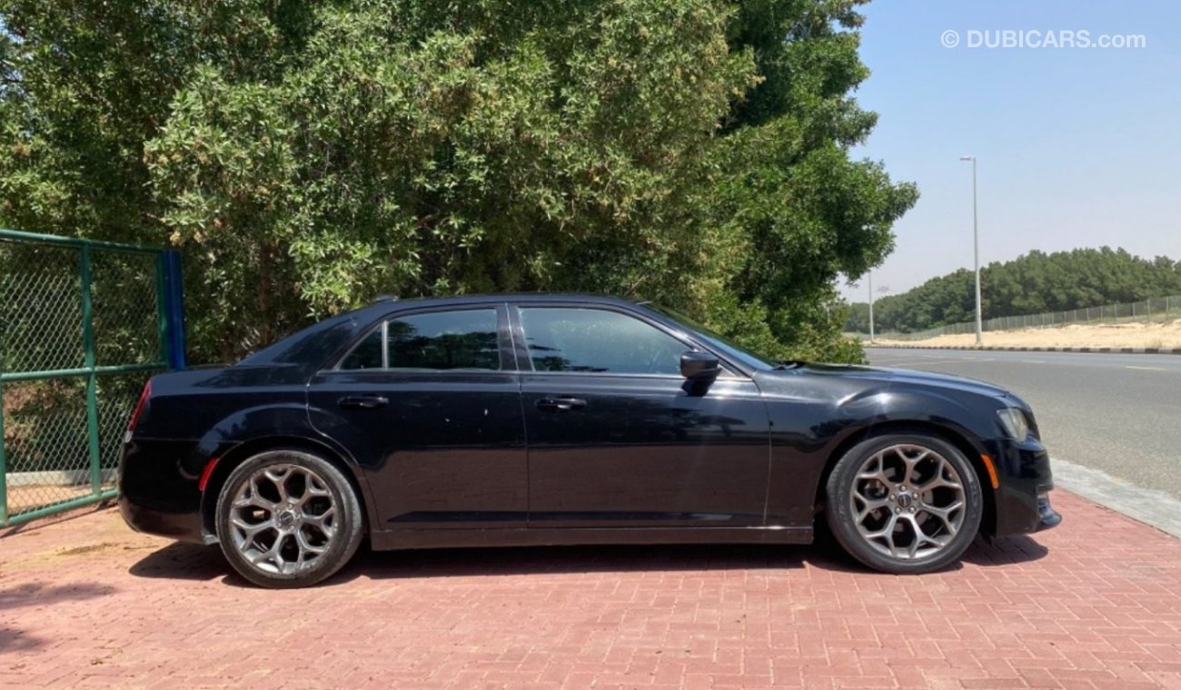 Used Chrysler 300 2017 for sale in Sharjah - 723374