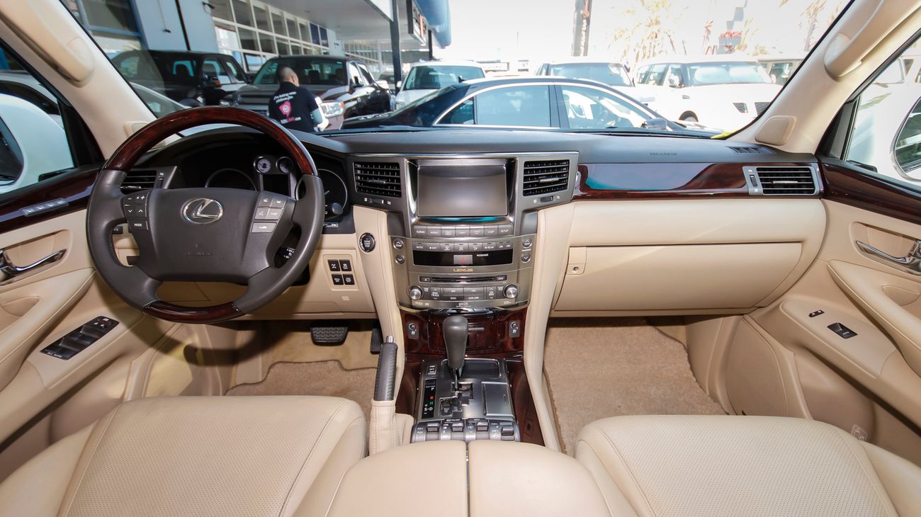 Used Lexus LX570 2010 for sale in Dubai - 31799