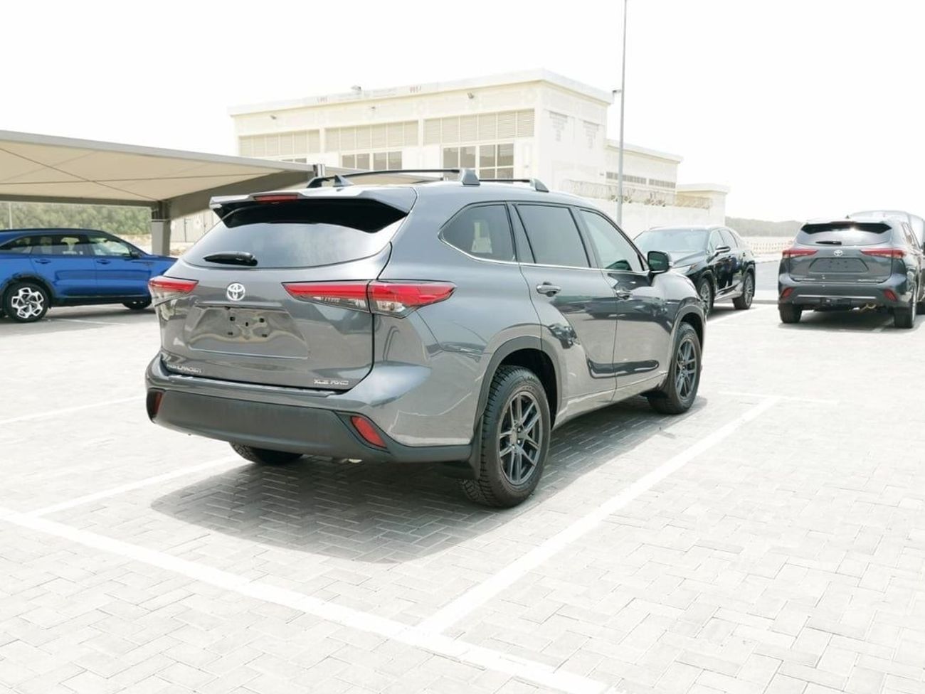Used Toyota Highlander XLE - 2022- Grey 2022 for sale in Sharjah - 639391