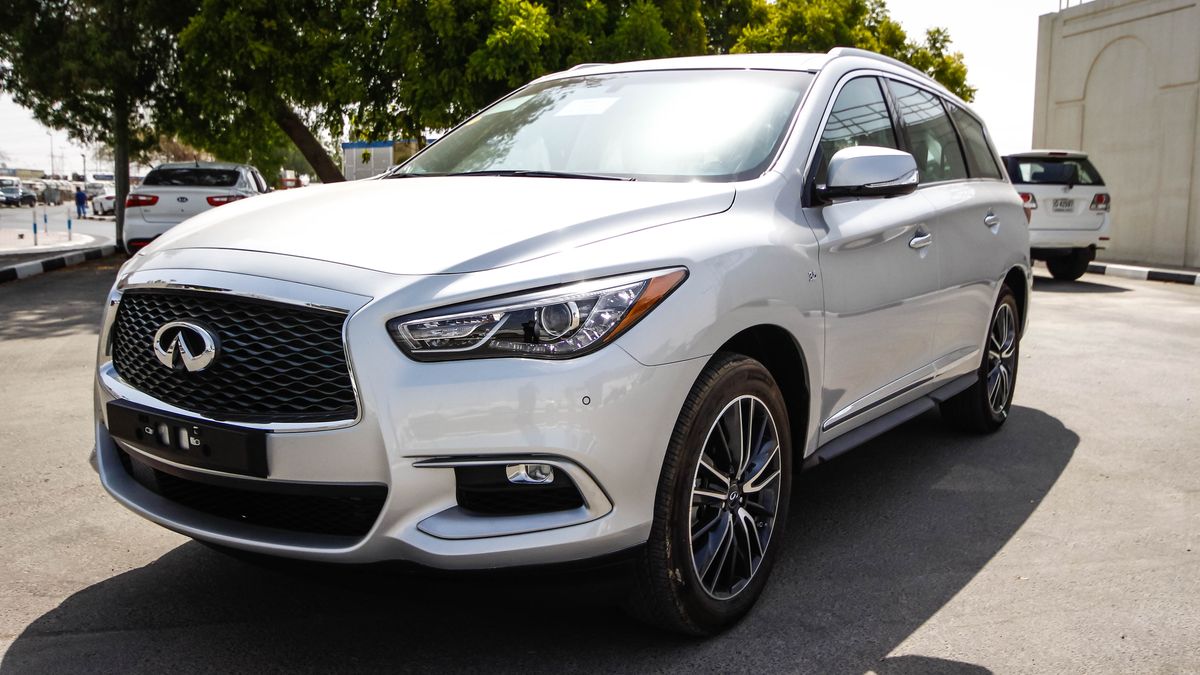 Infiniti QX60 for sale: AED 125,000. Grey/Silver, 2016