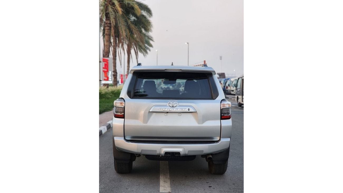Used TOYOTA 4RUNNER SR5 4x4 2023 for sale in Dubai - 748666