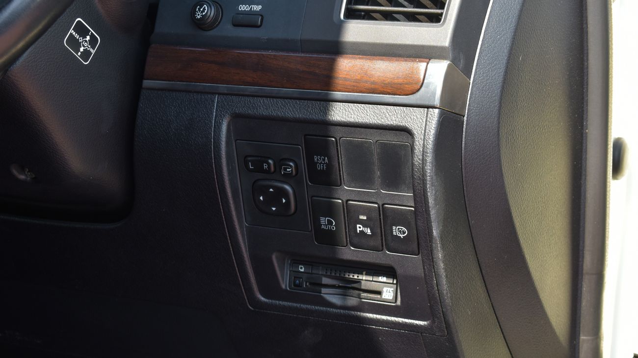 Used Toyota Land Cruiser ZX V8 2016 for sale in Dubai - 702223