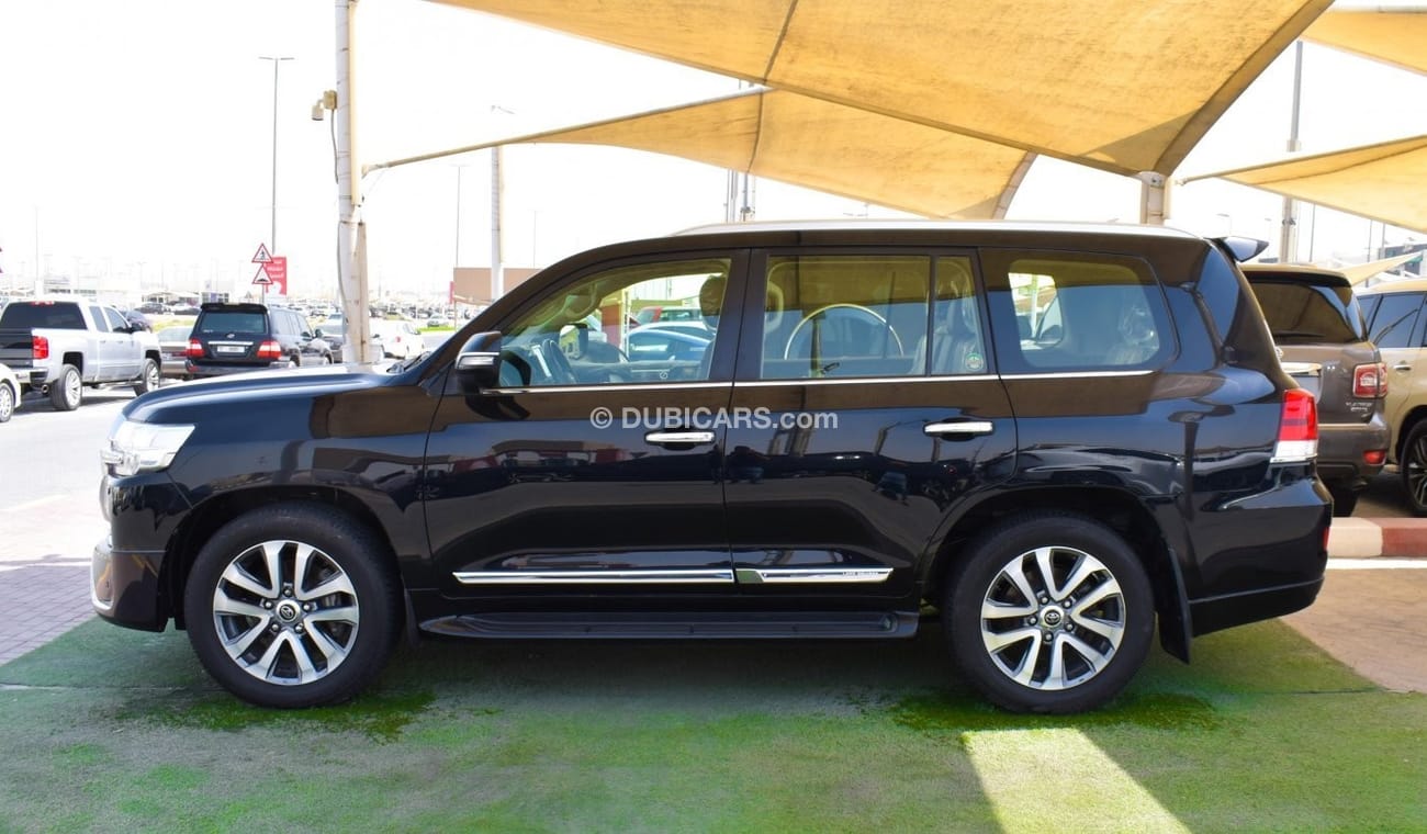 Used Toyota Land Cruiser VXR V8 5.7 L 2018 for sale in Sharjah - 537980