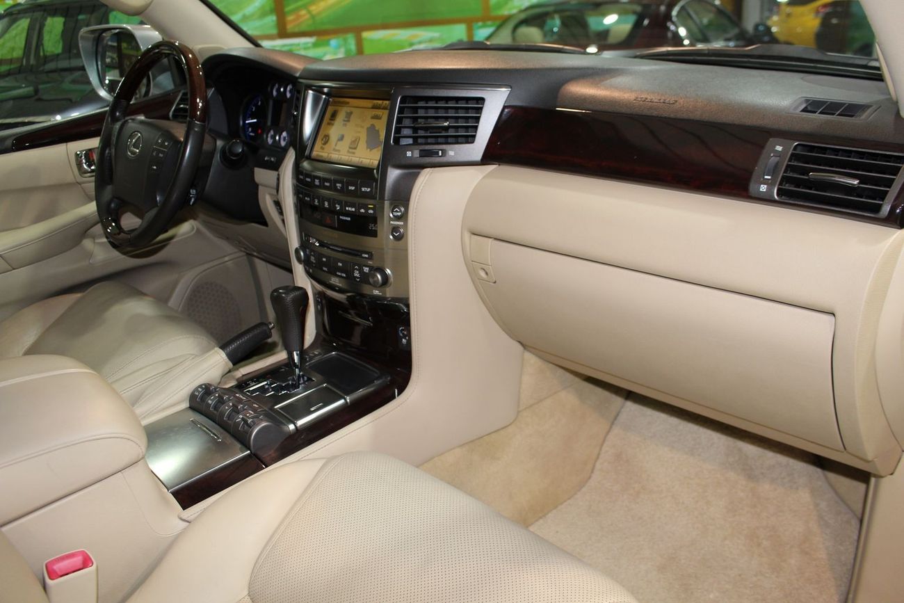 Used Lexus LX570 2011 for sale in Dubai - 236657