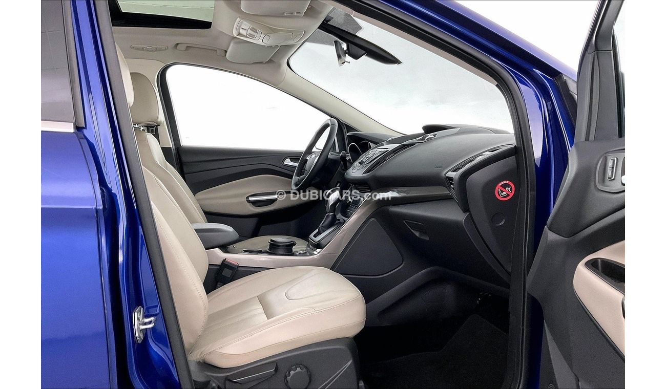 Used Ford Escape SE 2016 for sale in Dubai - 692633
