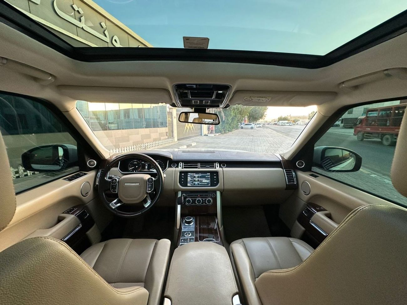 Used Land Rover Range Rover Vogue 2015 for sale in Dubai - 715678