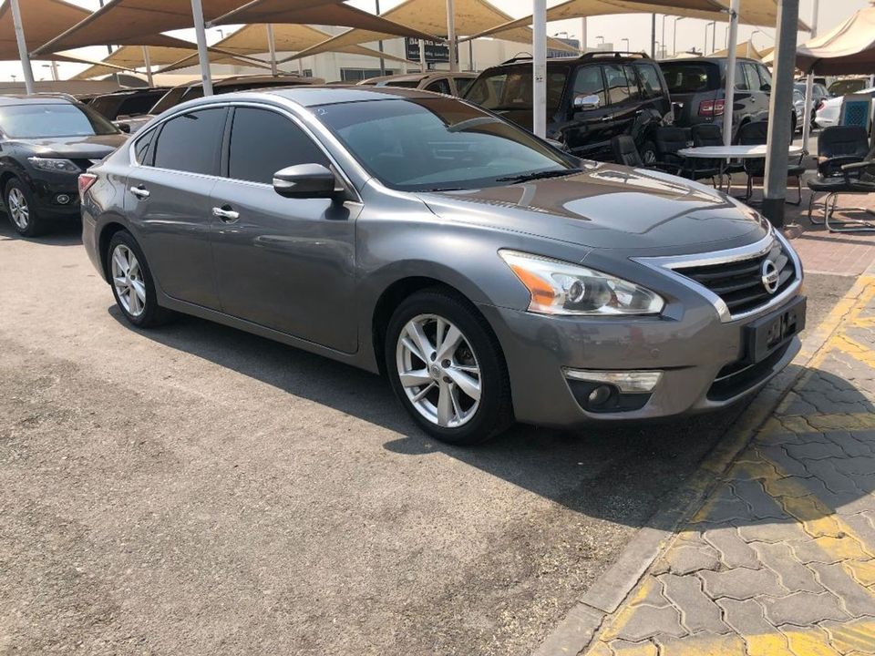 Nissan Altima for sale: AED 29,000. Grey/Silver, 2014