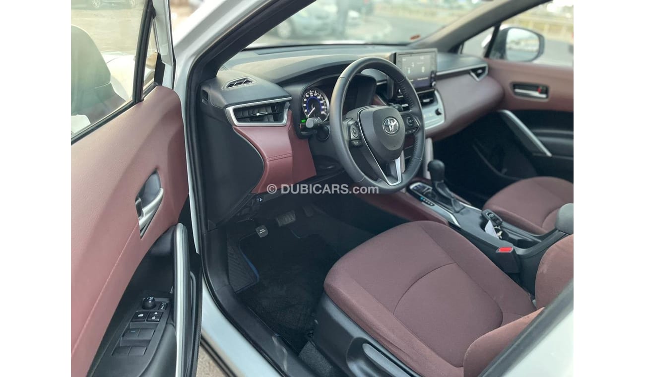 Used 2021 Toyota Corolla CROSS 1.8L Hybrid Gcc Specs 2021 for sale in Dubai - 548052