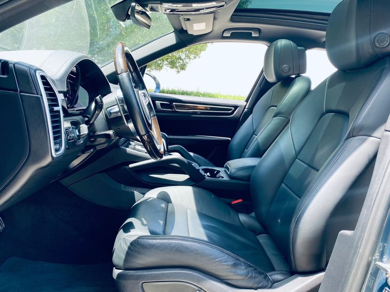 Used Porsche Cayenne Good condition car GCC 2018 for sale in Dubai - 740192