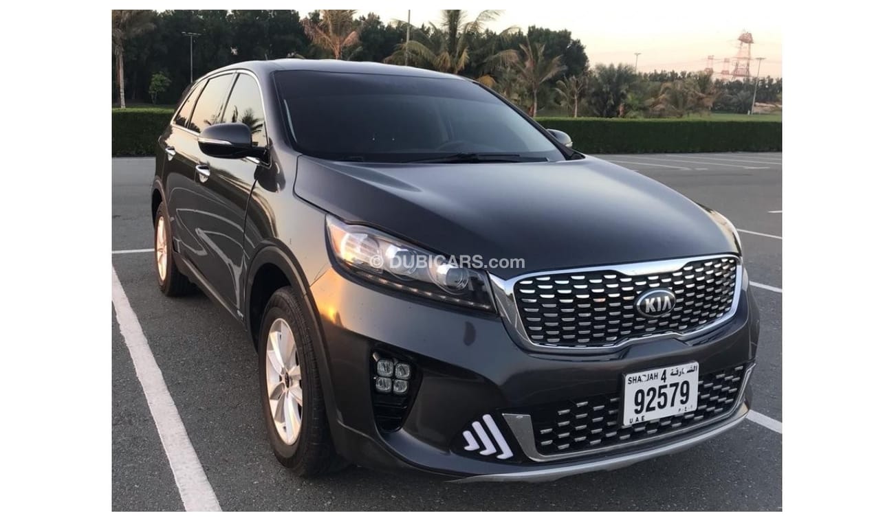 Used Kia Sorento LX 2.4L V4 2019 for sale in Sharjah - 687973