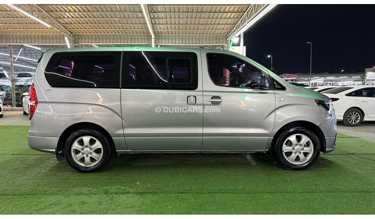 Used Hyundai H-1 Starex 2018 for sale in Dubai - 687354
