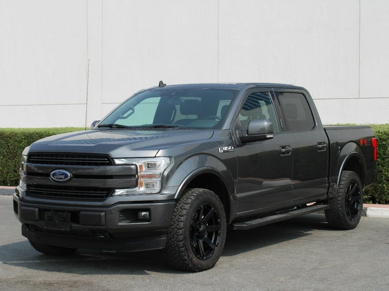 Used Ford F 150 Lariat V6 2020 for sale in Dubai - 570654