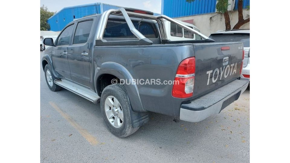 مستعملة تويوتا هيلوكس diesel 3.0 litre clean car 2013 للبيع في دبي - 316697