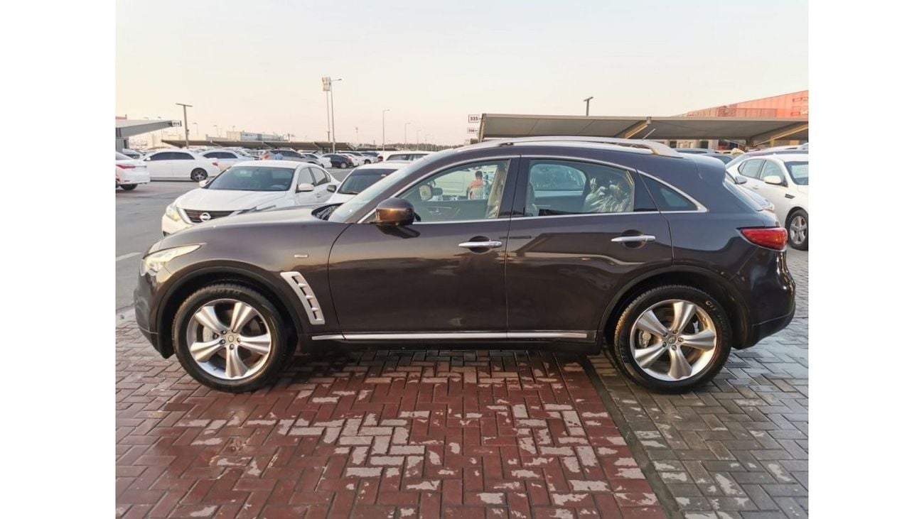 Used Infiniti FX35 2009 for sale in Sharjah - 732521