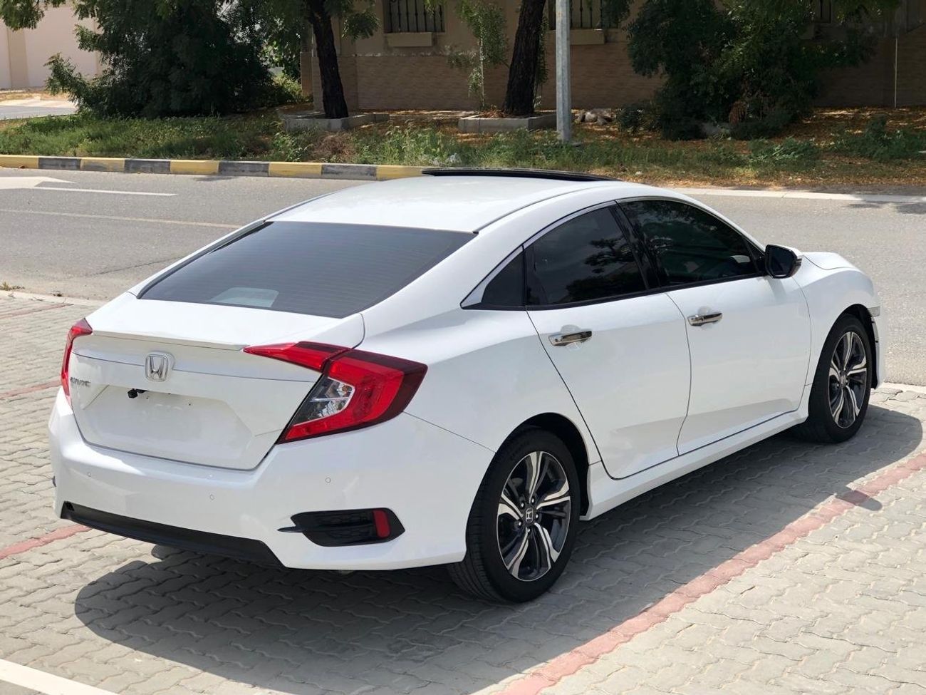 Used LX HONDA CIVIC 2020 1.6L ,GCC Specs / Sunroof 2020 for sale in Dubai - 728284