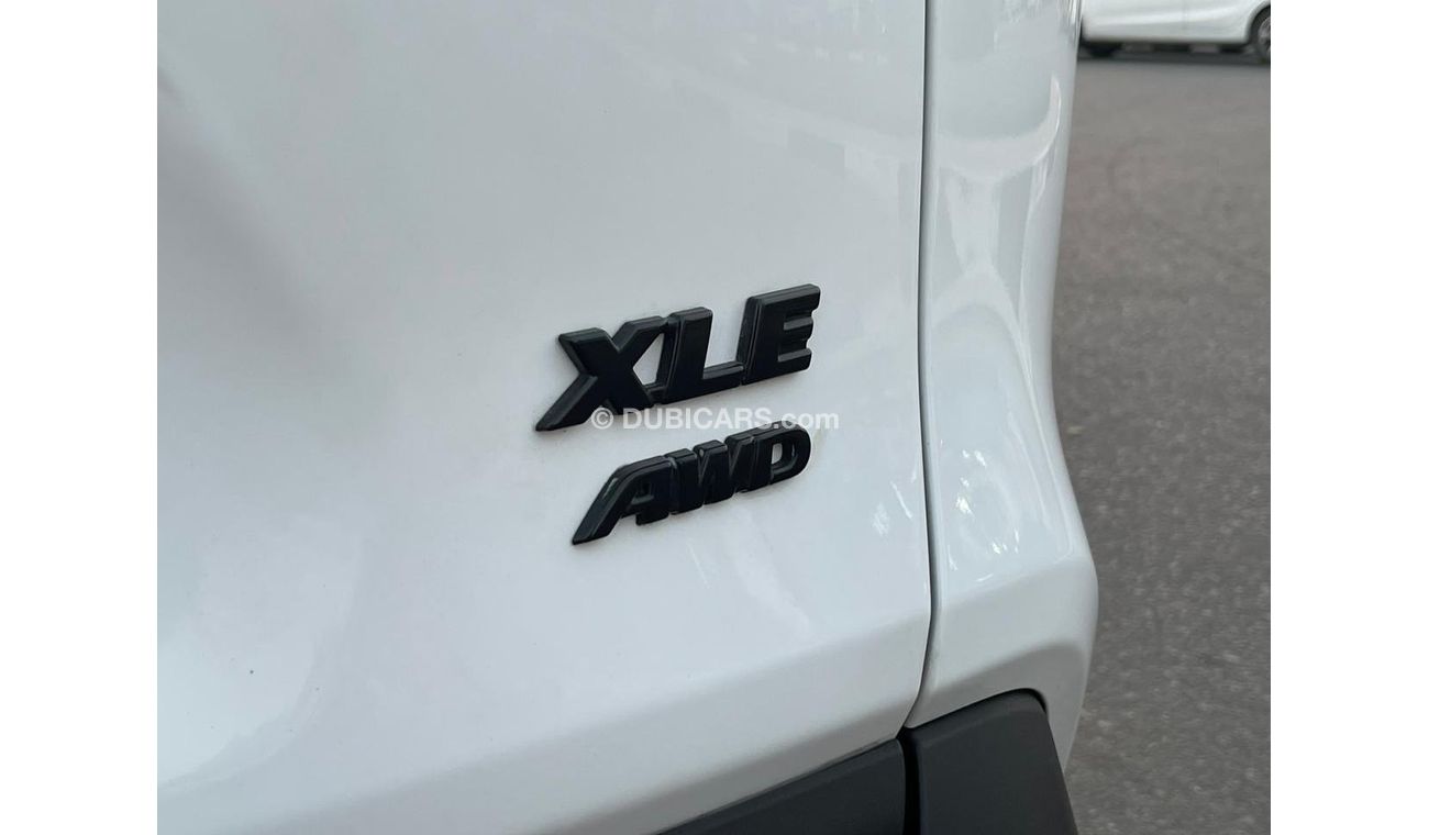 Used Toyota RAV4 XLE 2021 for sale in Dubai - 672011