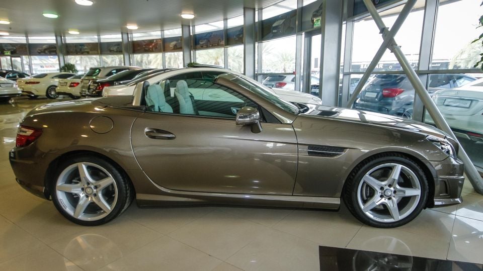 مرسيدس بنز SLK 200 للبيع: 185,000 درهم. بني, 2016