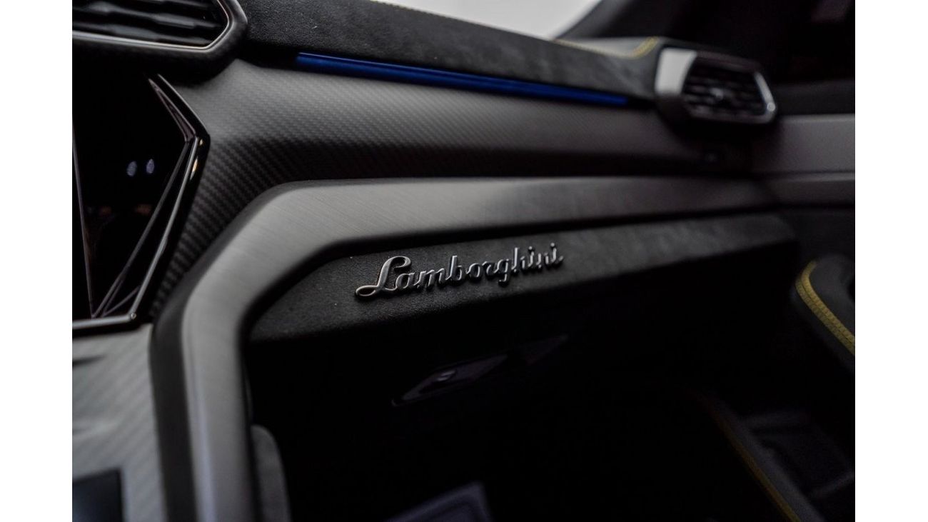 Used Lamborghini Urus 2023 for sale in Dubai - 750938