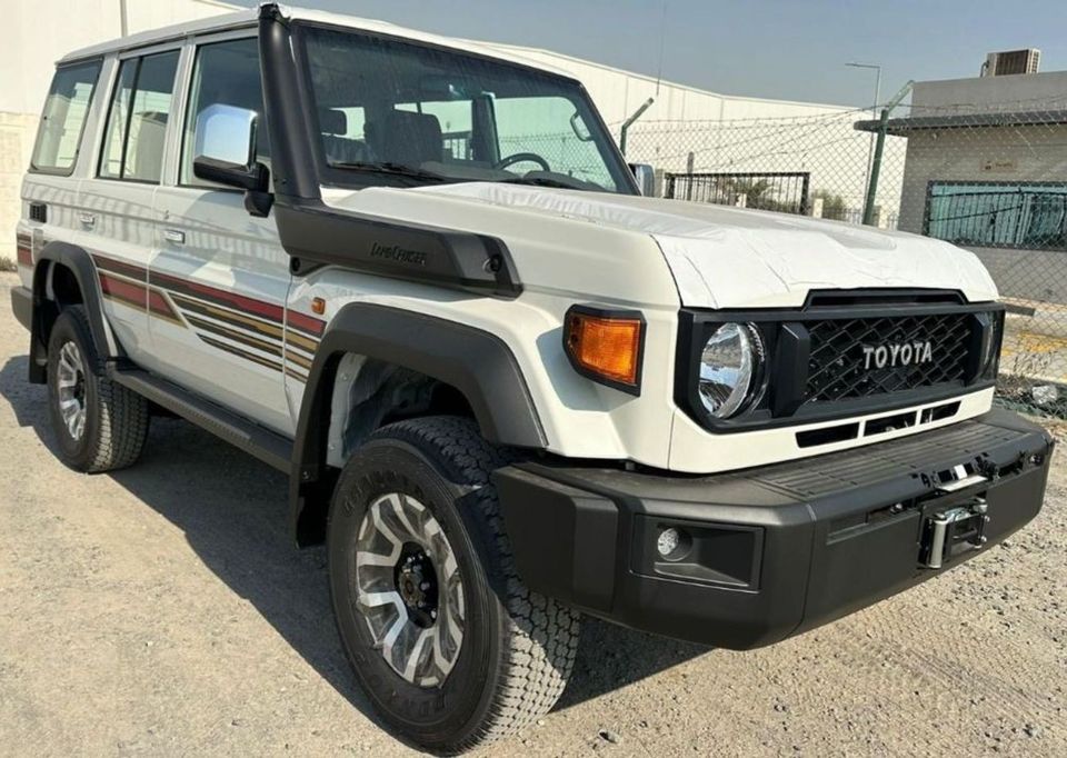 جديدة تويوتا لاند كروزر هارد توب LC 76 6AT PETROL 2025 للبيع في دبي - 839132