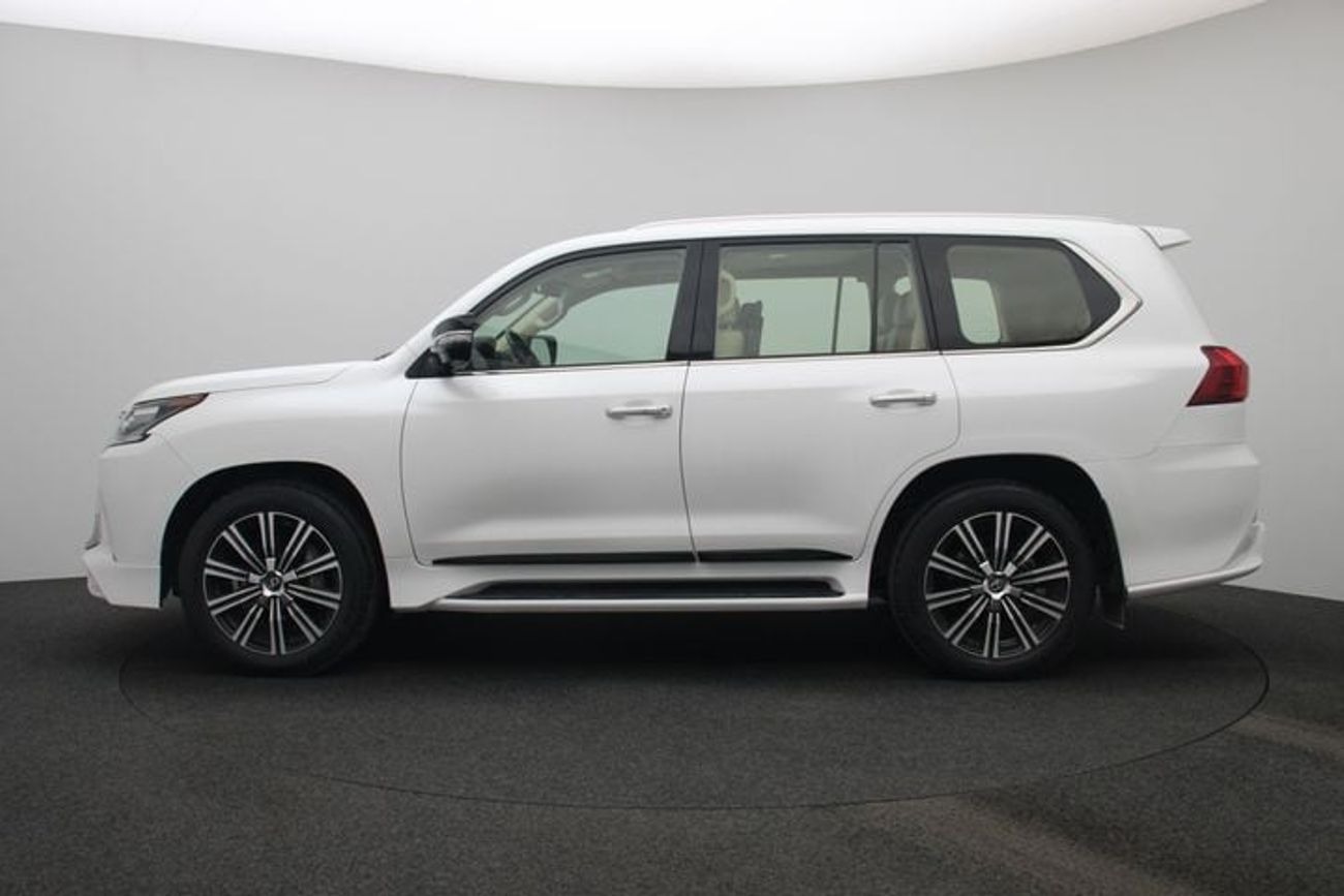 Used Lexus LX570 Signature 5.7 2020 for sale in Dubai - 857754