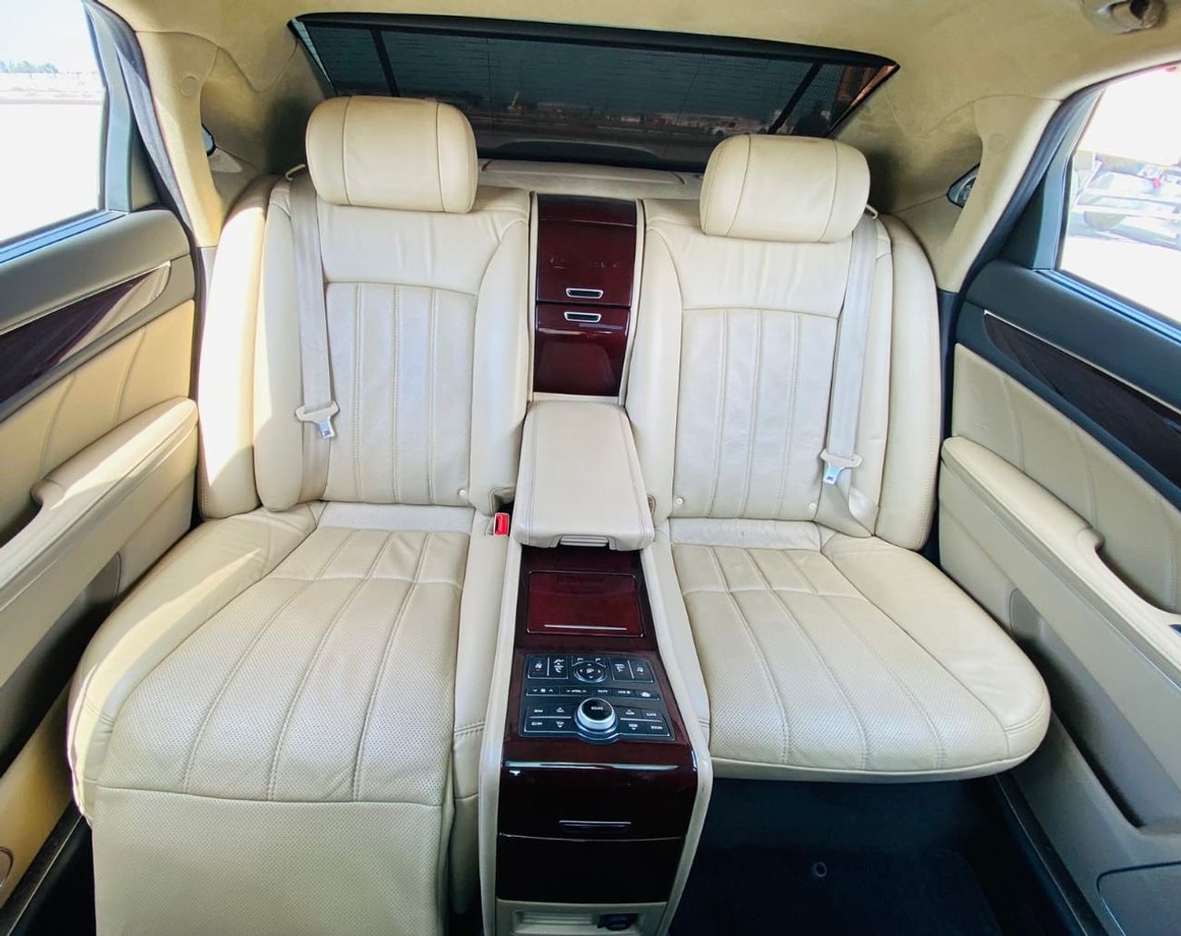 Used Hyundai Equus Good condition car 2011 for sale in Dubai - 701286