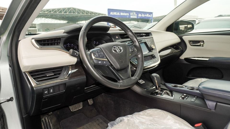 Used Toyota Avalon XLE 2015 for sale in Ajman - 834408