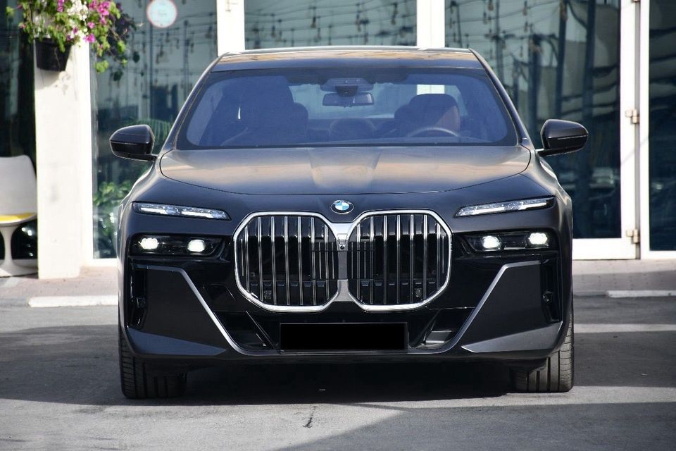 مستعملة بي أم دبليو 735i BMW 735I M KIT 2023 KM 2023 للبيع في دبي - 847677