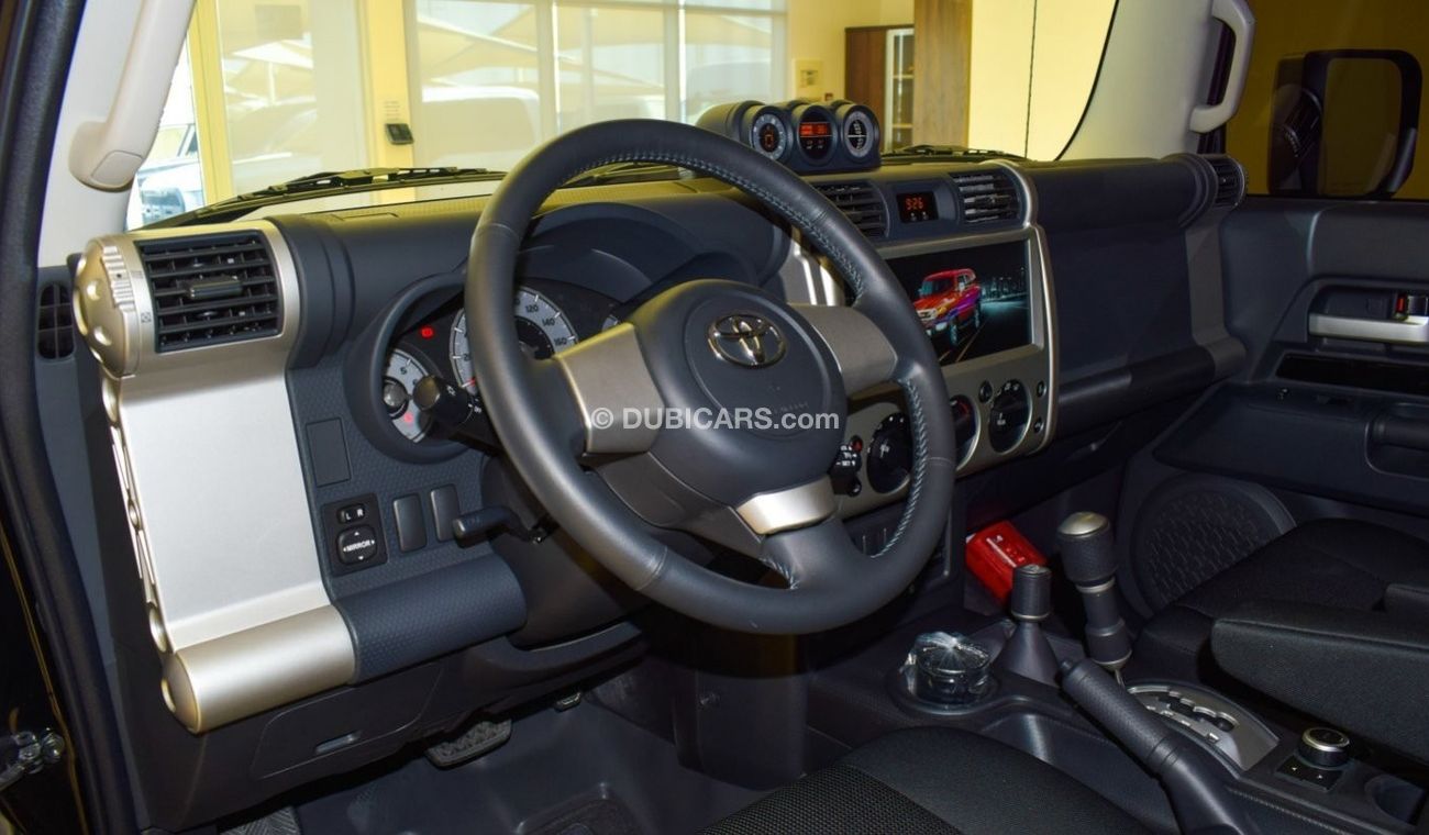Used Toyota FJ Cruiser 2022 for sale in Dubai - 627999