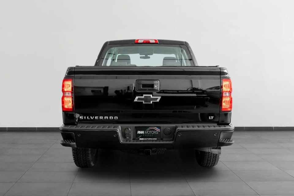 Used Chevrolet Silverado LT2 Z71 2017 for sale in Dubai - 686127