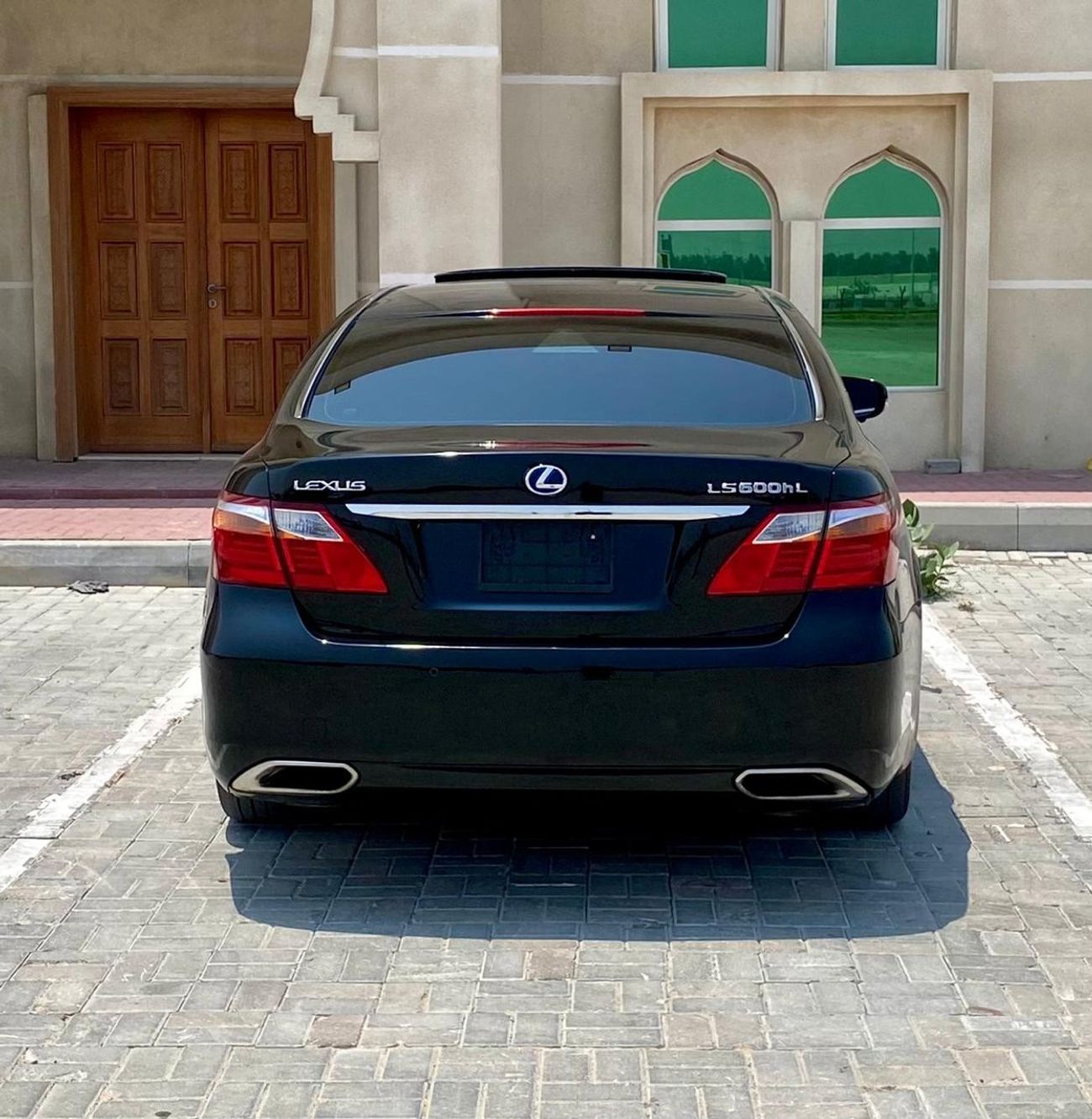 Used Lexus LS 600 Good condition car 2011 for sale in Dubai - 749274