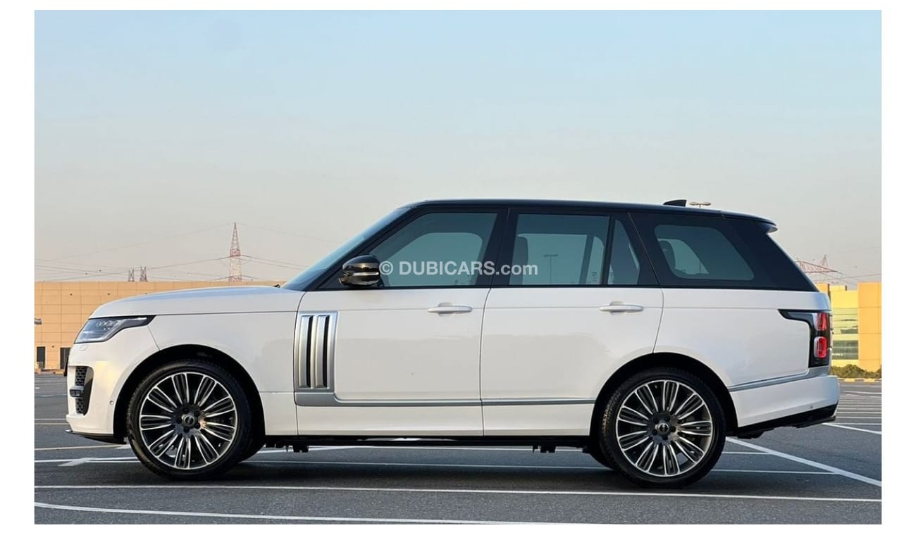 Used Land Rover Range Rover Vogue 2018 for sale in Dubai - 613145