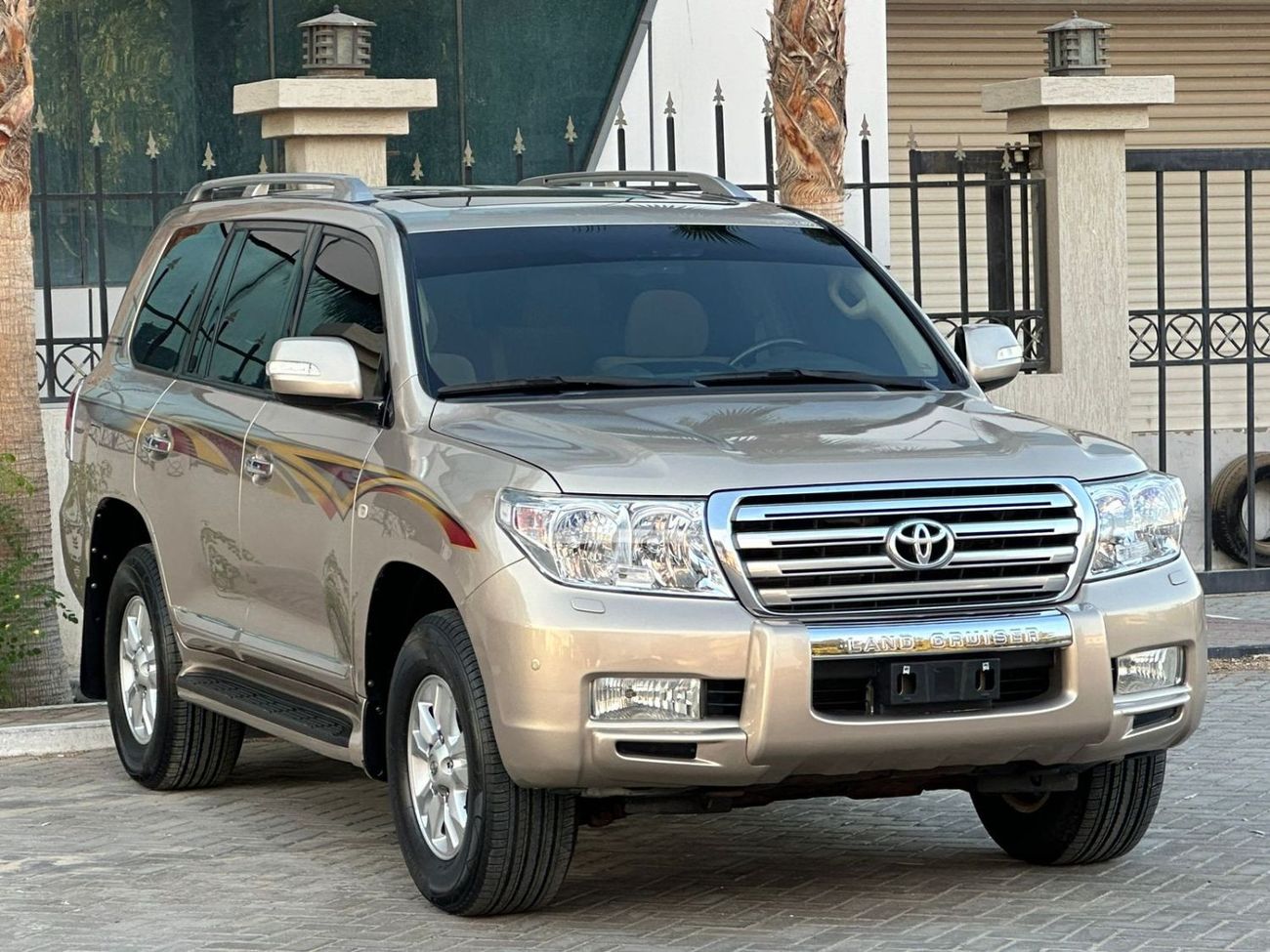 Used Toyota Land Cruiser 2011 for sale in Dubai - 712384