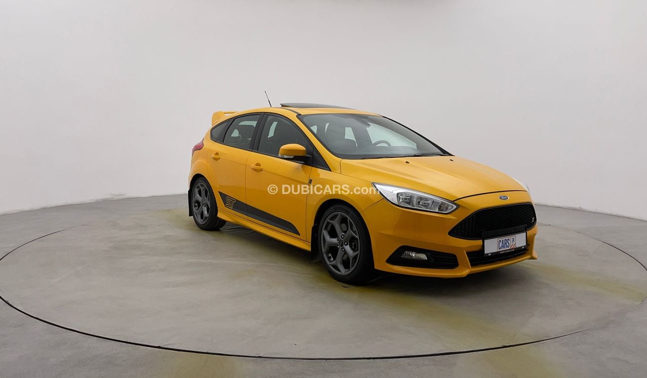 Used Ford Focus ST 2000 2017 for sale in Dubai - 482513