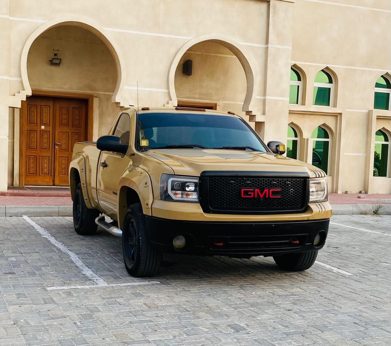 Used GMC Sierra Good condition car GCC 2008 for sale in Dubai - 752762