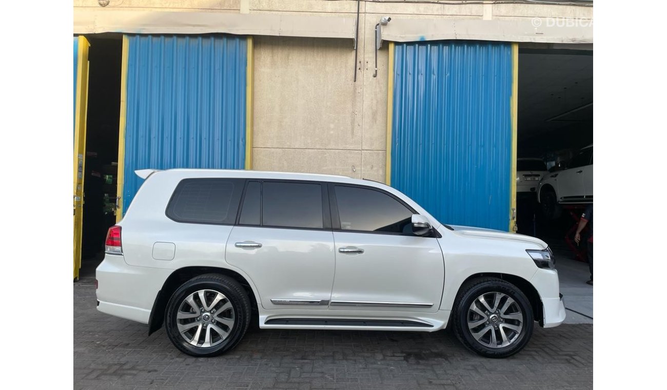 Used Toyota Land Cruiser VXR 2018 for sale in Dubai - 587892